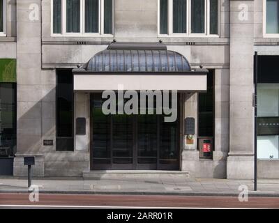 London apartment entrance of Dodi Fayed, 60 Park Lane, London, England ...