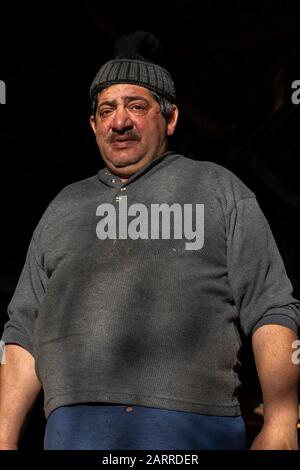 Romani family from the gypsy village of Gigikhana near Bukhara, Uzbekistan Stock Photo - Alamy