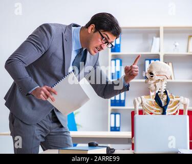The angry boss yelling at his skeleton employee Stock Photo - Alamy