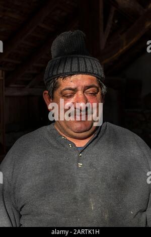 Romani family from the gypsy village of Gigikhana near Bukhara, Uzbekistan Stock Photo - Alamy