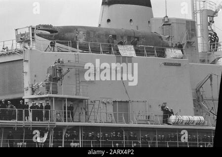 Return Fairwind squadron in Den Helder; Douglas DC2 on board Hr. Ms ...