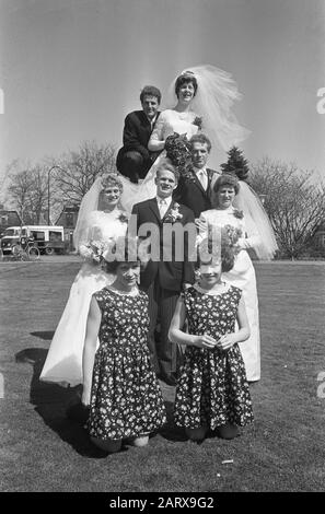 Tjitske and Folkje de Vries (former Siamese twins at wedding of three ...