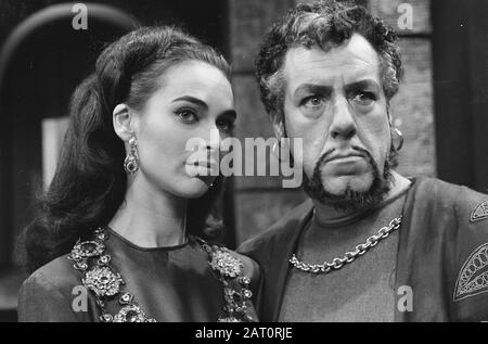 An Idealist by Kaj Munk on television. Ko van Dijk (Herodes) and Sigrid ...