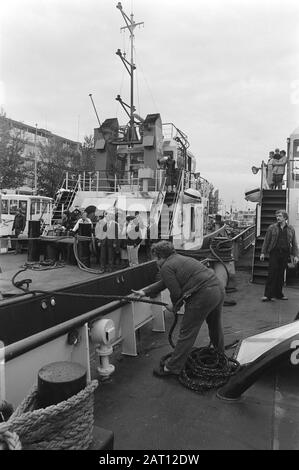 End of the tug strike 1979 in Rotterdam First sailing tug with a ...