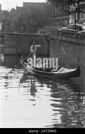 Gondolas in Amsterdam canals Date: June 20, 1968 Keywords: GONDELS ...