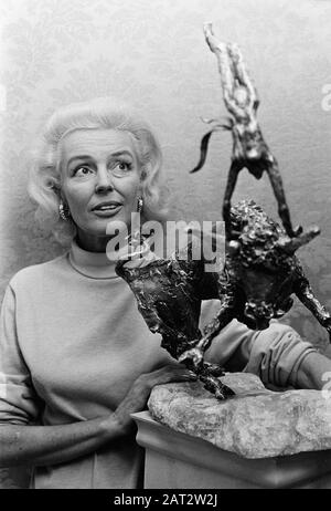 Countess Tauni de Lesseps with one of her golden figurines commissioned ...