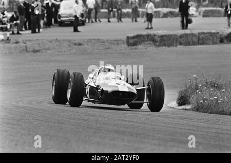Jim Clark in a Lotus 18, he won the Formula Junior John Davy Trophy ...
