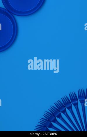 Plastic fork and plate on color background Stock Photo - Alamy