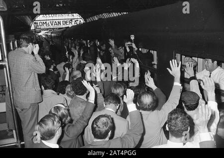 Jewish volunteers left Israel at Central Station in Amsterdam Date: 5 ...