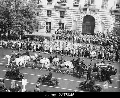 President Franklin Roosevelt's funeral procession in Washington, D.C ...