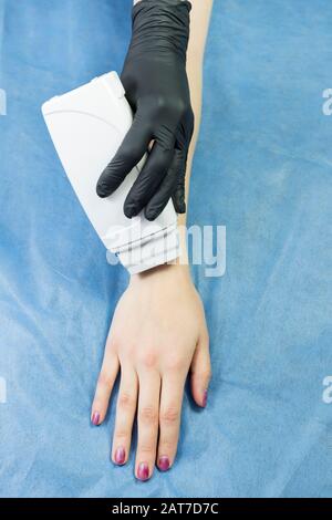 Depilation of female body parts in a beauty salon Stock Photo - Alamy