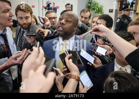 Sen. Tim Scott, R-S.C., from right, President Donald Trump and Federal ...
