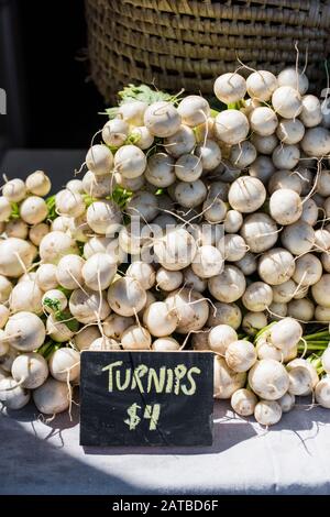 Pile of turnips at the farmers market Stock Photo - Alamy
