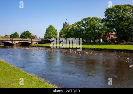 River Esk passing by Musselburgh. Musselburgh cityscape/travel ...