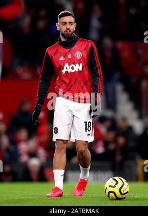 Manchester United's Bruno Fernandes warms up ahead of the Premier ...