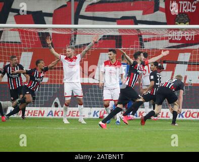 0:1 Goal, cheers, from left: scorer Kai Havertz, Leandro Trossard ...
