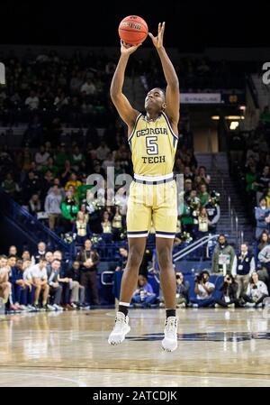 Georgia Tech forward Moses Wright (5) dunks in the first half of an ...