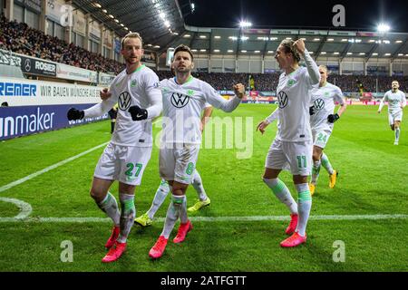 0:2 Goal [goal], cheers, from left Jeff Chabot, goal scorer Maximilian ...