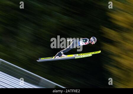SEEFELD, AUSTRIA - FEBRUARY 1: Andreas Skoglund of Norway and Aaron ...