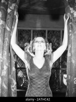 THE FRIGHTENED LADY, (aka CRIMINAL AT LARGE), Belle Chrystall, 1932 ...