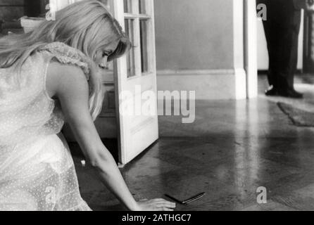 REPULSION UK 1965 Roman Polanski Carol Ledoux (CATHERINE DENEUVE) Regie ...