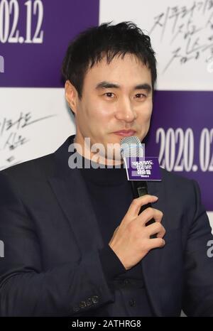 SUNG-WOO BAE in BEASTS THAT CLING TO THE STRAW (2020) -Original title ...