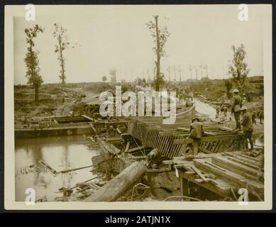 Soldiers building pontoon bridge, Flanders, WW1 Stock Photo - Alamy