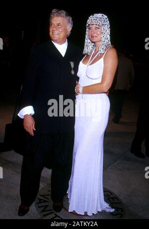 Tony Curtis at the Vanity Fair Party 2004. Tony Curtis and his wife ...