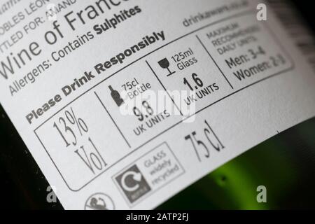 Wine label back with UK Units of alcohol information panel Stock Photo ...