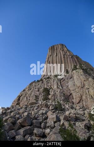 The spectacular vertical rock columns that form Devils Tower National ...