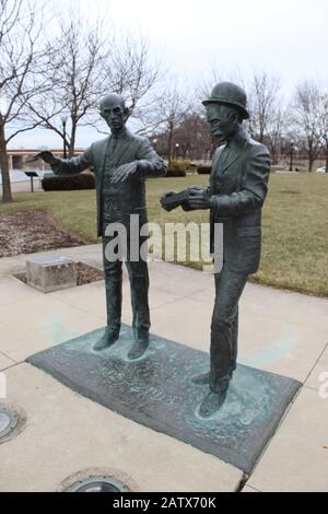 Wright Brothers Statue shows Wilbur explaining "wing warping" to ...