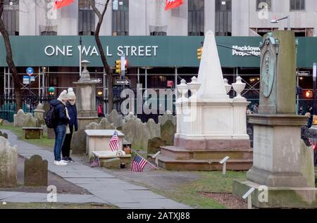 Graves of first secretary of the treasury, Alexander Hamilton died ...