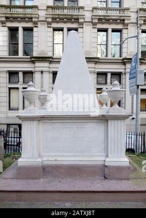 Graves of first secretary of the treasury, Alexander Hamilton died ...