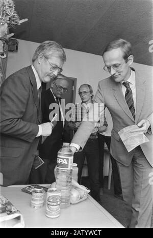 Minister Winsemius and Albert Heijn received booklet The only thing you ...