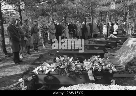 The erebraafplaats Loenen (Veluwe) 12 war victims were buried, among ...