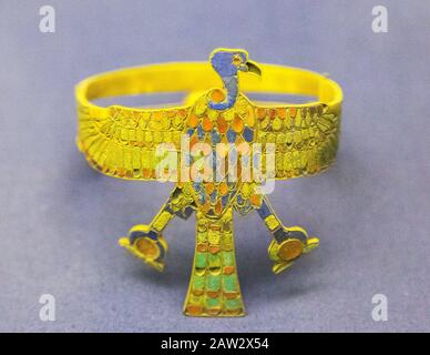 Cairo, Egyptian Museum, gold armlet found in the tomb of the queen ...