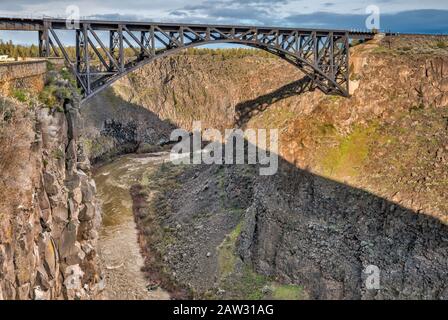 Oregon Trunk Railroad Bridge, 1911, steel single arch span bridge ...