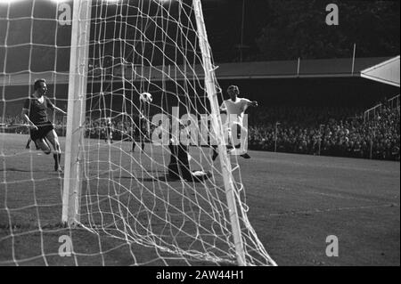 PSV against Ajax 0-3, Piet Keizer scores 0-2, 2 September 1972, sports ...