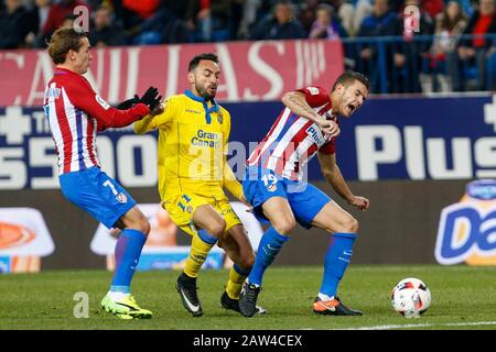 Atletico de Madrid's Lucas Hernandez (r) and Real Madrid CF's Carlos ...