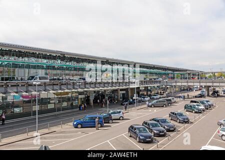 Airport Stuttgart, Terminal 1 + 2 entrance, exterior view Stock Photo ...