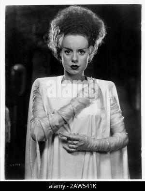 1935 , USA : The actress ELSA LANCHESTER with Colin Clive (at left in ...