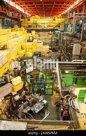 Experimental hall of the TRIUMF particle accelerator complex in ...