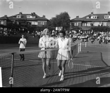 Mrs. Eva de Jong and Mrs Baars Date: August 19, 1962 Keywords ...