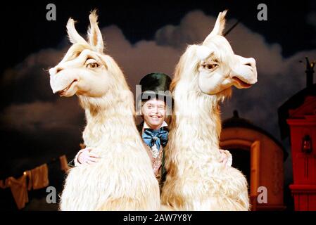 Phillip Schofield TV Presenter and Actor and wife Stephanie give birth ...