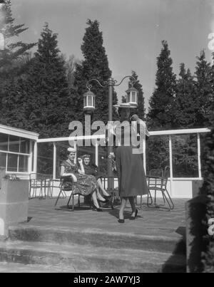 French Fashion Models 1950s Stock Photo - Alamy