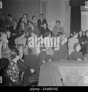 Edmund Hillary with Queen Juliana (Netherlands) during the interval of ...