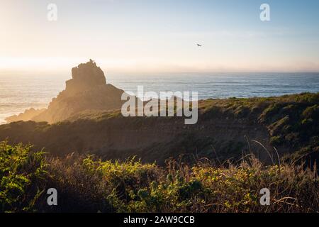 Cliffs at Pacific Coast Highway (Big Sur) Scenic view between Monterey ...