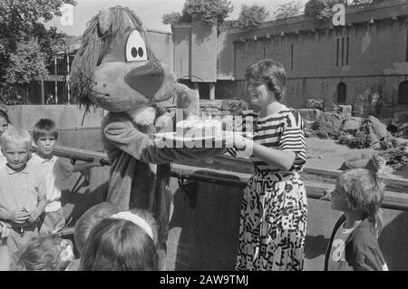 Luki Lion TV star advertising (15) opens exhibition at Artis; Loeki ...
