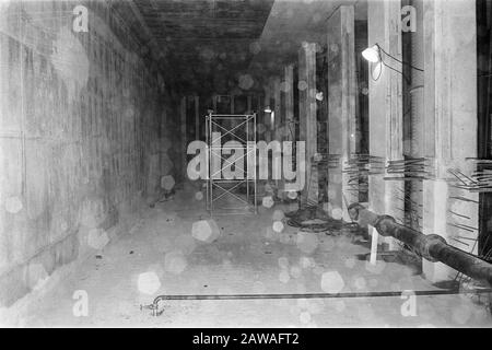 Metro Construction Amsterdam, sinking caisson Waterloo hampered by old ...