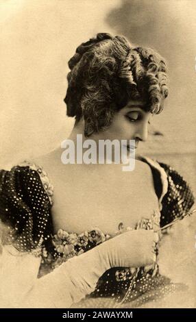 1895 ca, Paris , FRANCE : The actress YVETTE GUILBERT ( 1867 - 1944 ...